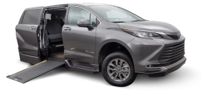 Toyota Sienna Wheelchair Van - BraunAbility Power In-Floor